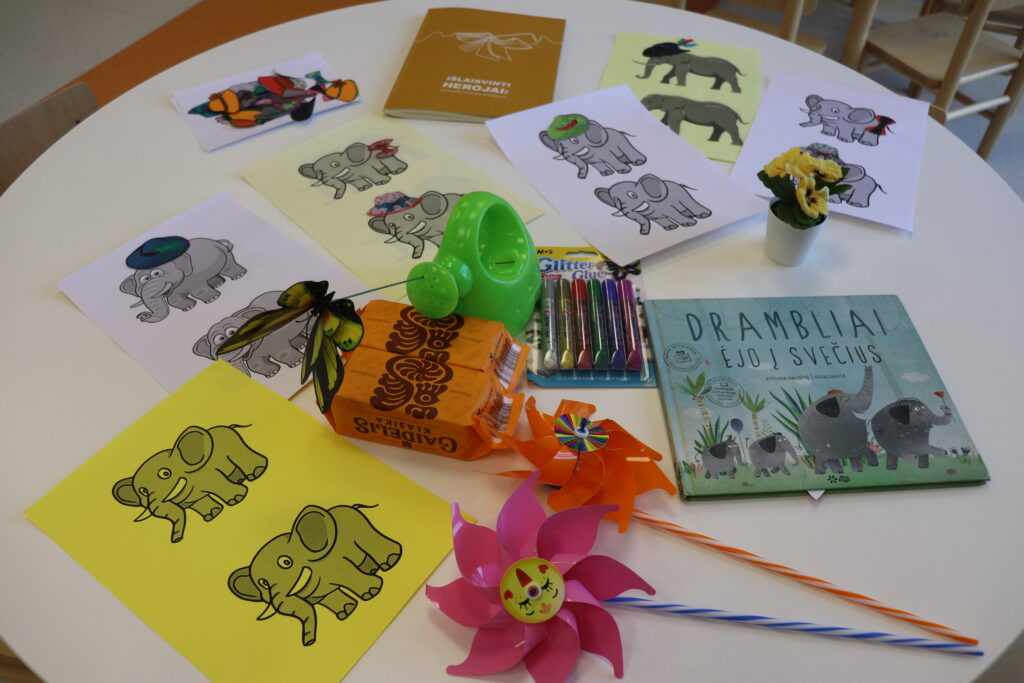 Knygas skaitykime kitaip… – Klevų alėja, ISSN 2424-5429